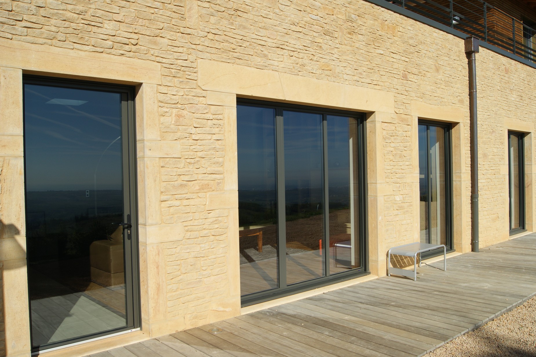 Installation de menuiseries aluminium à Theizé dans le Beaujolais, vers ...